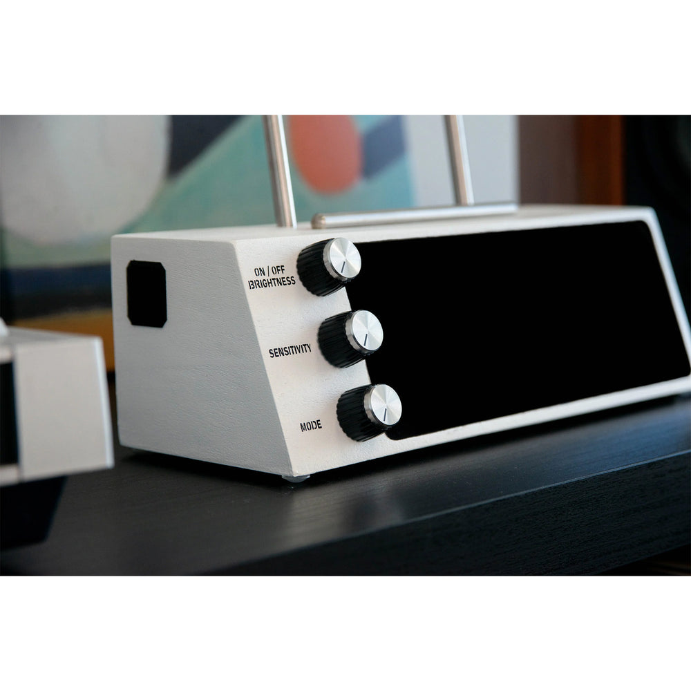 Petru: Smart Now Playing Vinyl Record Stand — TurntableLab.com