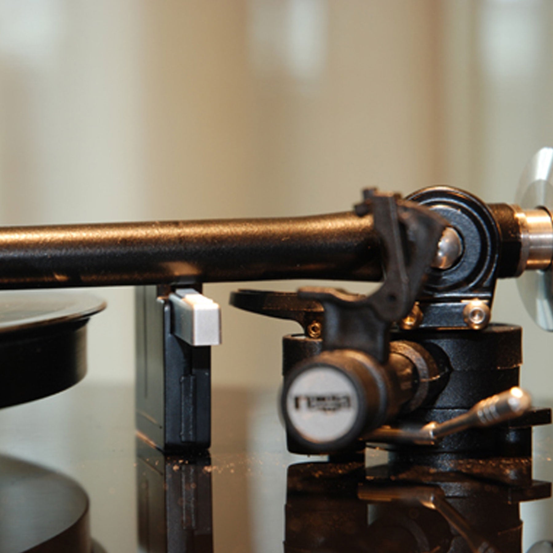 Q Up: Automatic Tonearm Lifter for Turntables — TurntableLab.com