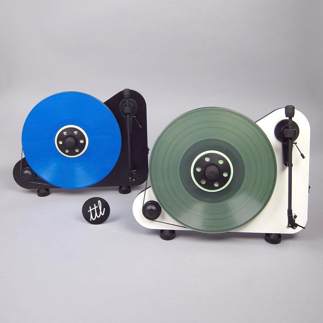 Pro-Ject: Vertical Turntable Right - Black (VT-E R) — TurntableLab.com