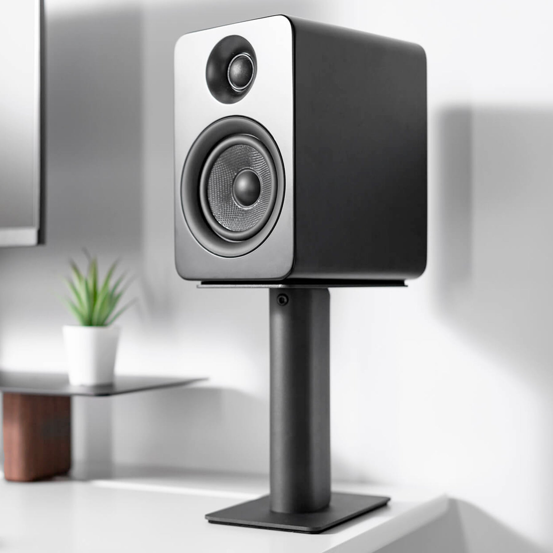 Kanto: SP9 Desktop Speaker Stands for YU2 / YU4 (9" Height / Black / P ...