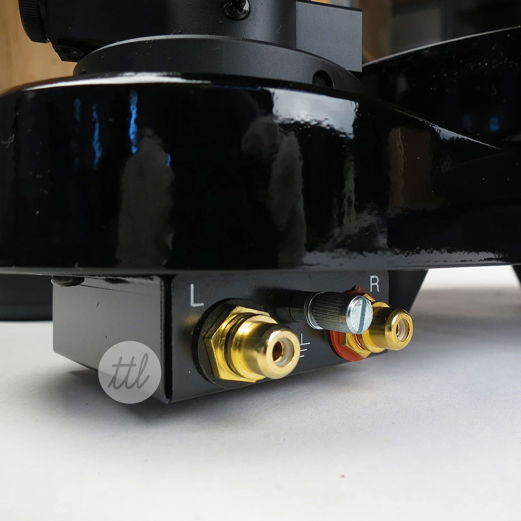 Pro-Ject: RPM 1 Carbon Turntable - White (RPM1) — TurntableLab.com