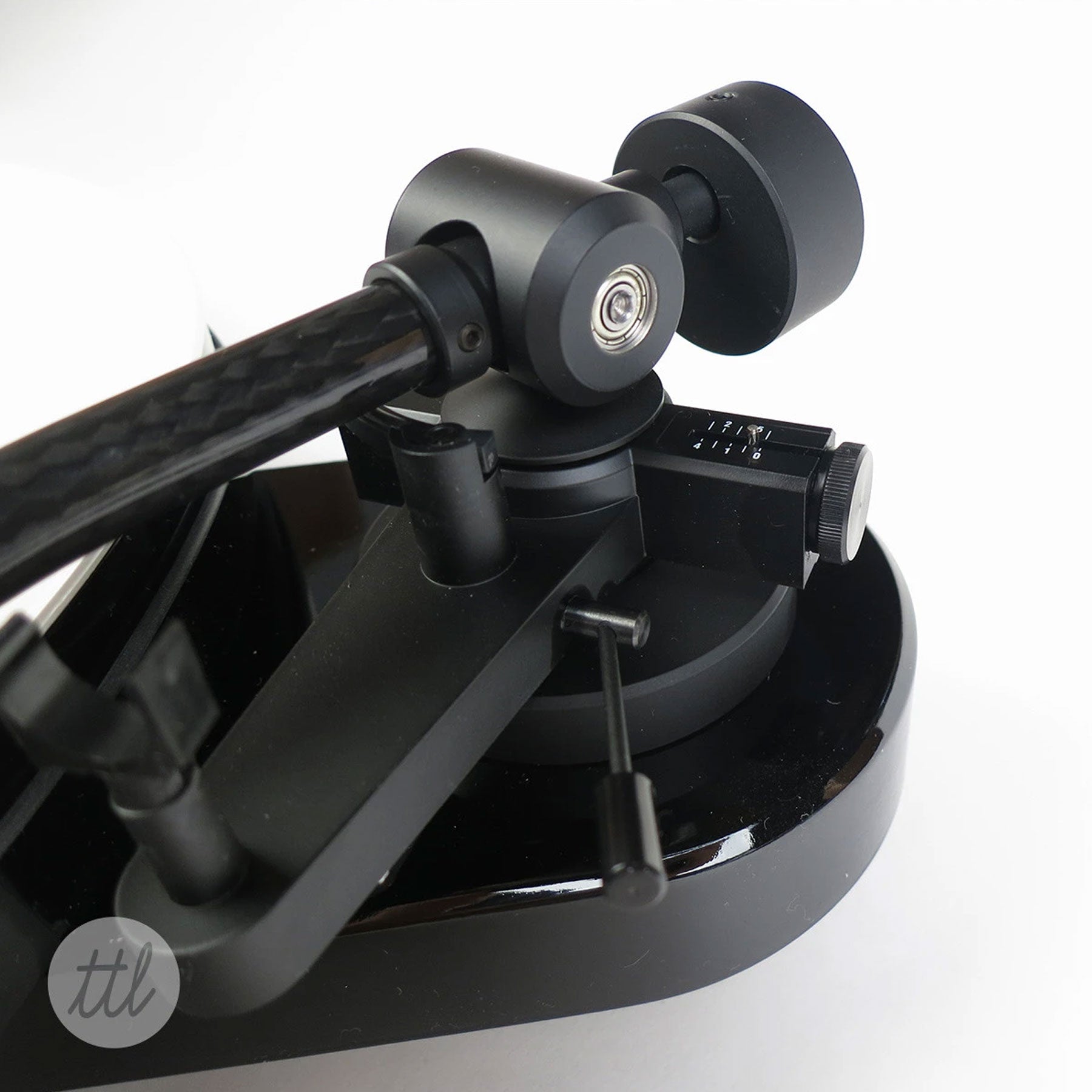 Pro-Ject: RPM 1 Carbon Turntable - White (RPM1) — TurntableLab.com